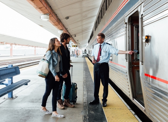 Traveling Overnight in an Amtrak Sleeping Car for the First Time ...